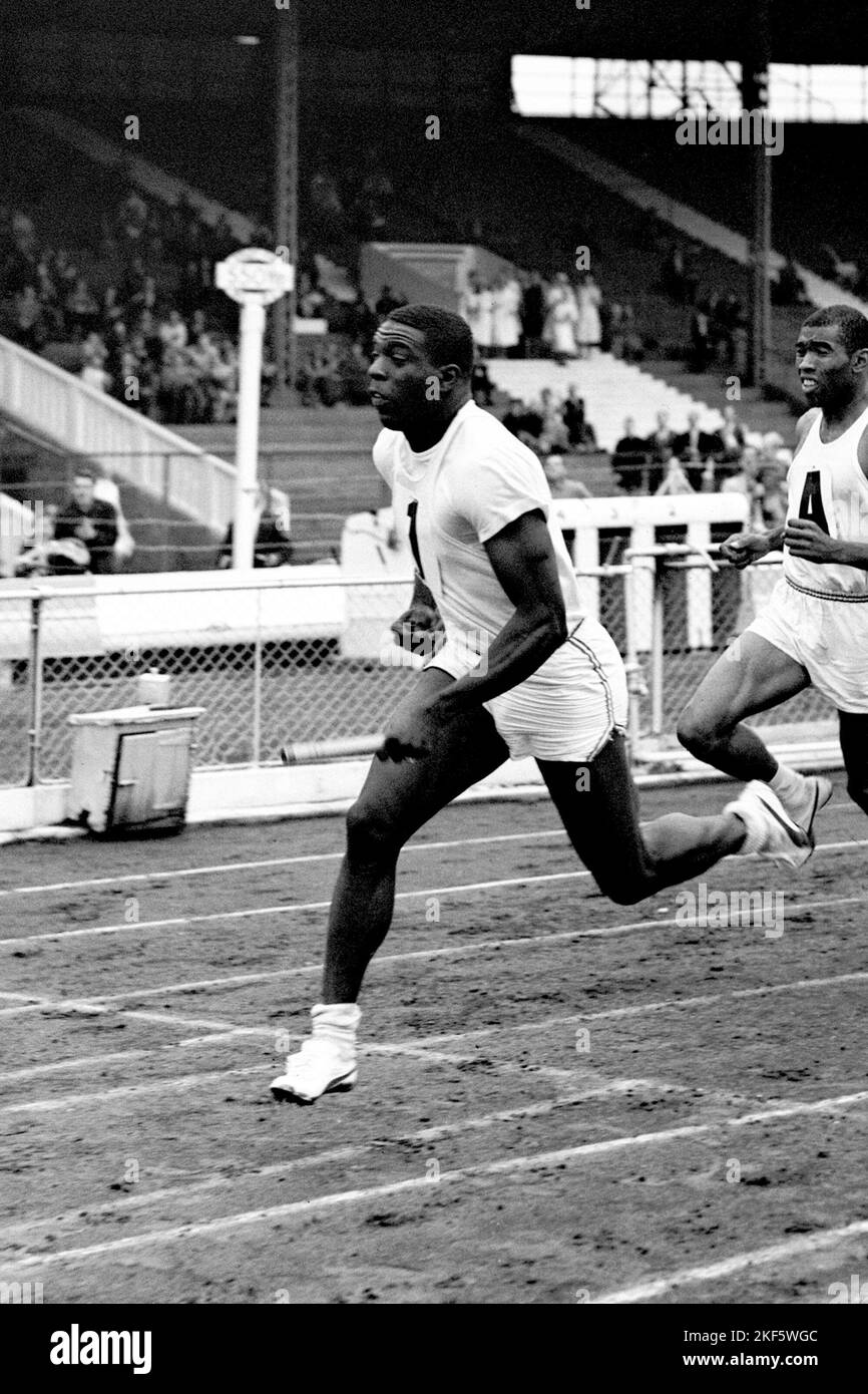 USA's Bob Hayes takes over the baton in the men's 4x100m Stock Photo ...