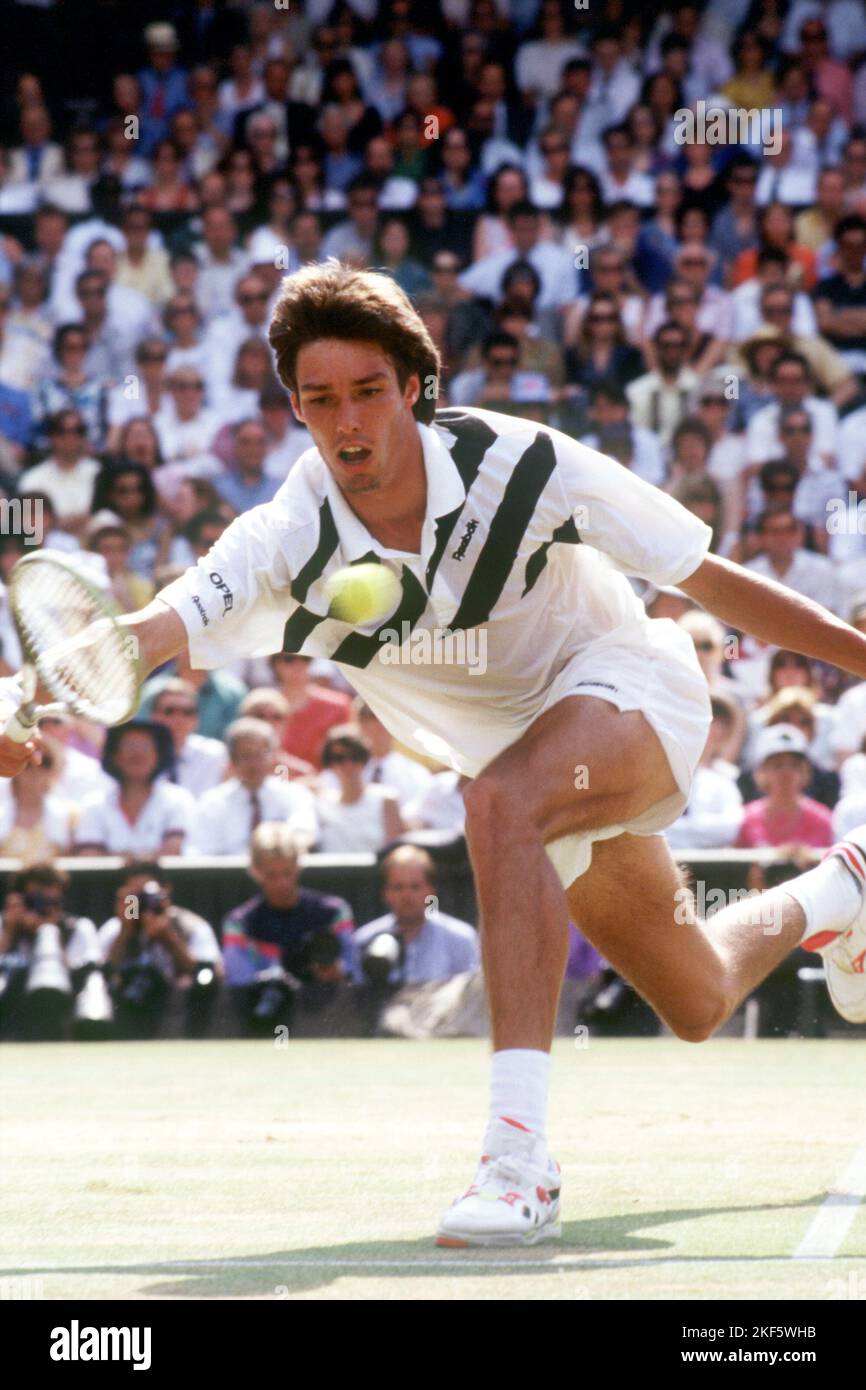 Michael Stich stretches to return the ball Stock Photo - Alamy