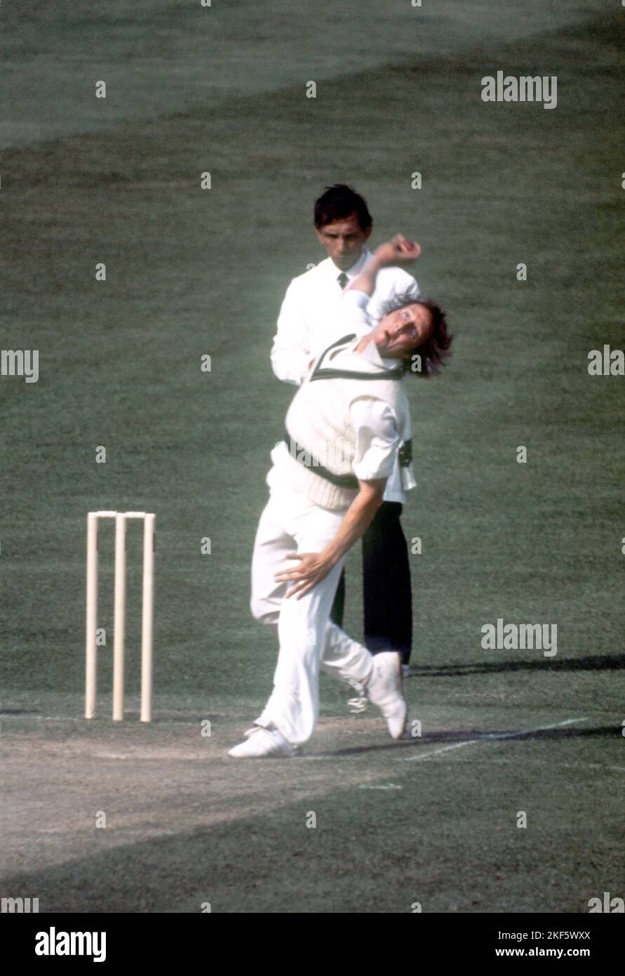 Australia's Jeff Thomson bowling Stock Photo - Alamy