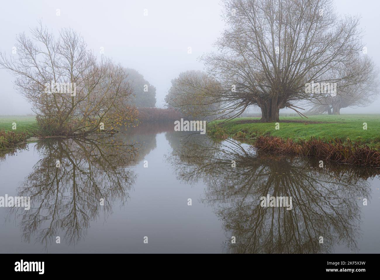 Autumnal scenery in Dedham Vale. Colourful trees by the river Stour ...
