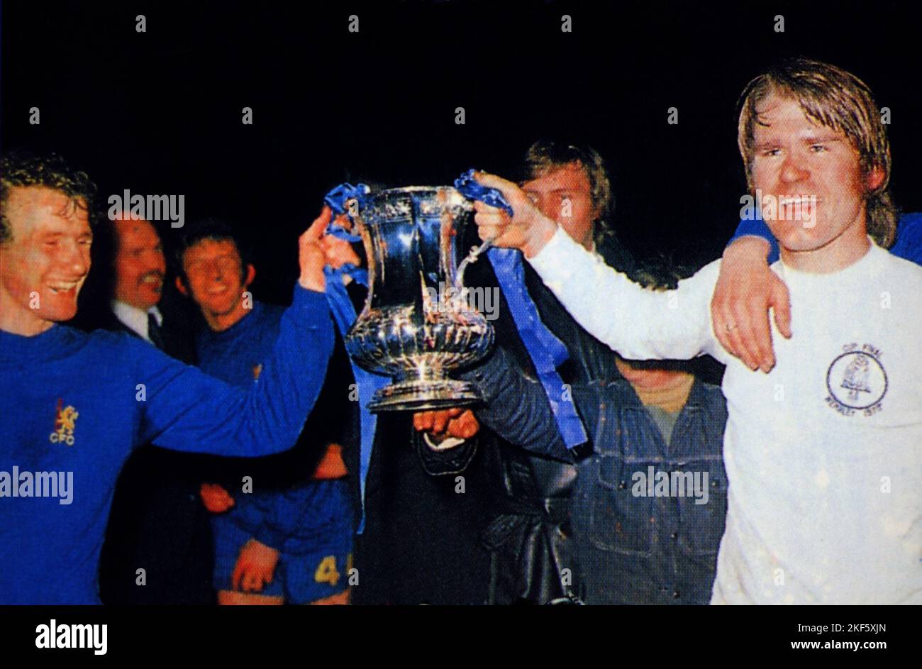 Chelsea's Dave Webb (r) and Peter Houseman (l) hold the FA Cup trophy ...