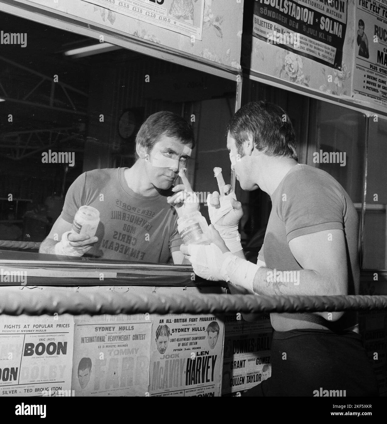 Light heavyweight boxer Chris Finnegan vaselining himself at Craven ...
