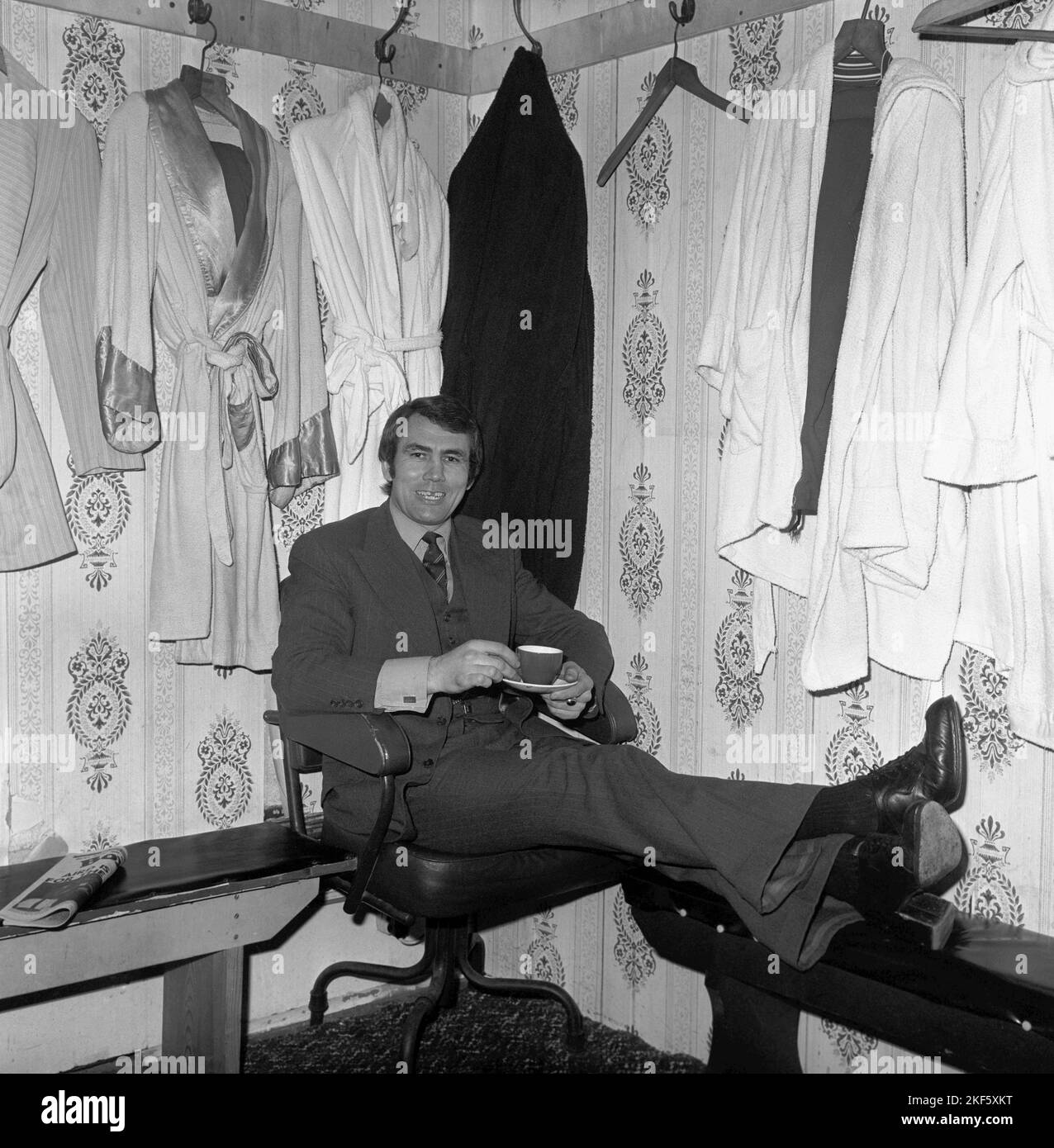 Chris Finnegan having a cup of tea after training at the Craven Arms ...