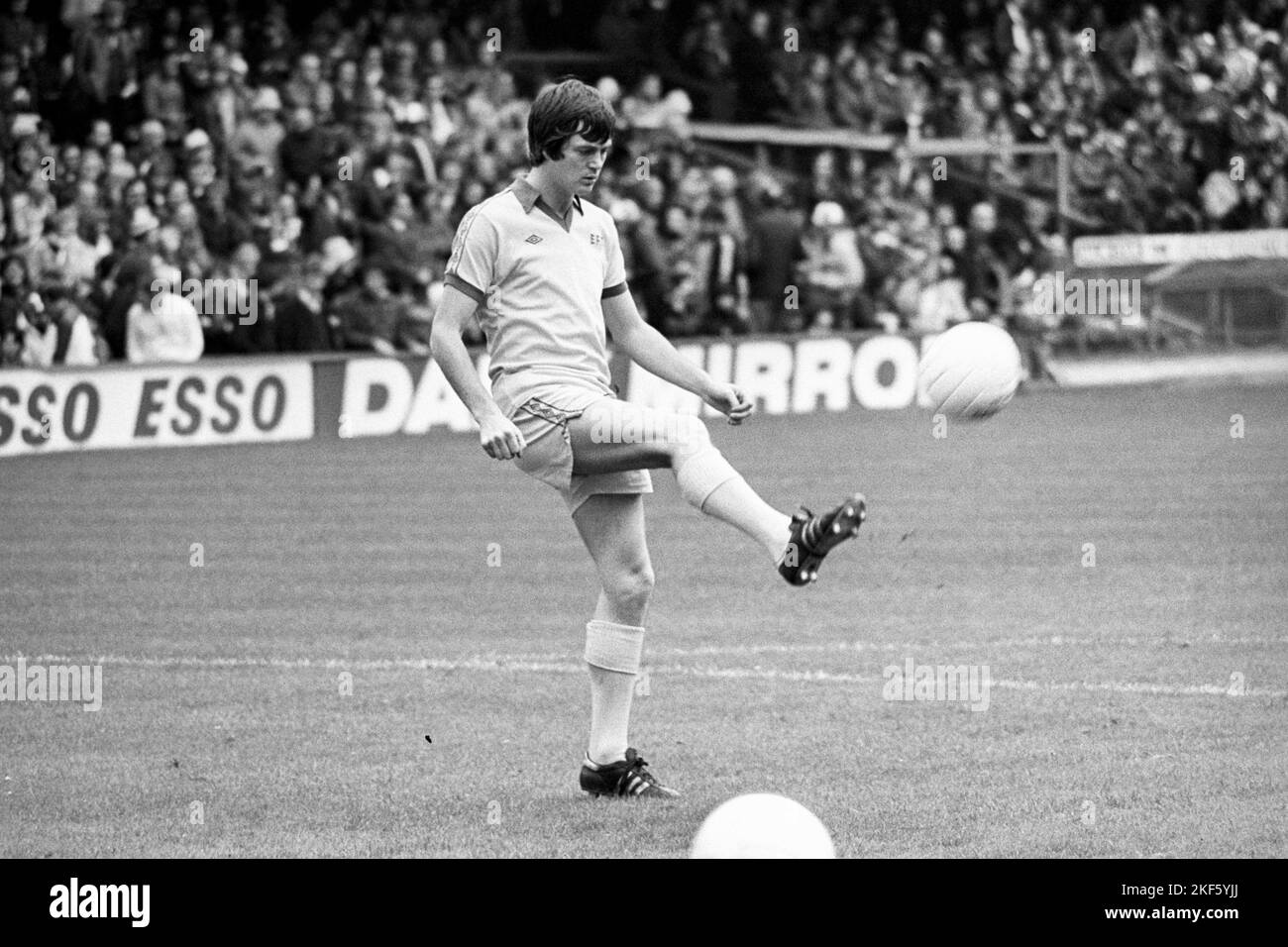 Duncan McKenzie of Everton Football Club Stock Photo - Alamy