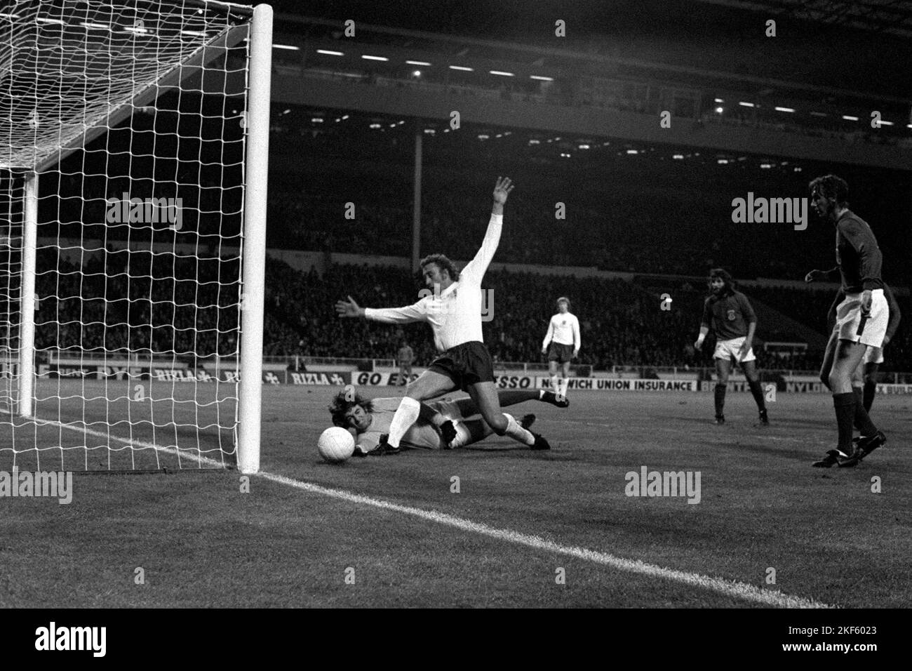 England's Martin Chivers tangles with the Wales goalkeeper John ...