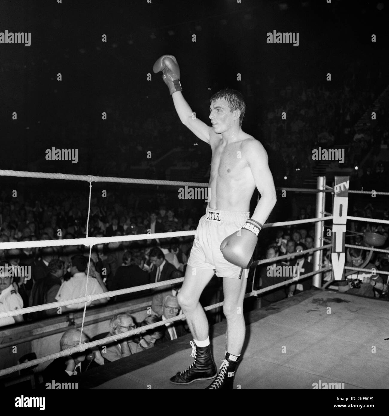 Mark Kaylor celebrates after winning the fight with an 8th round knock ...