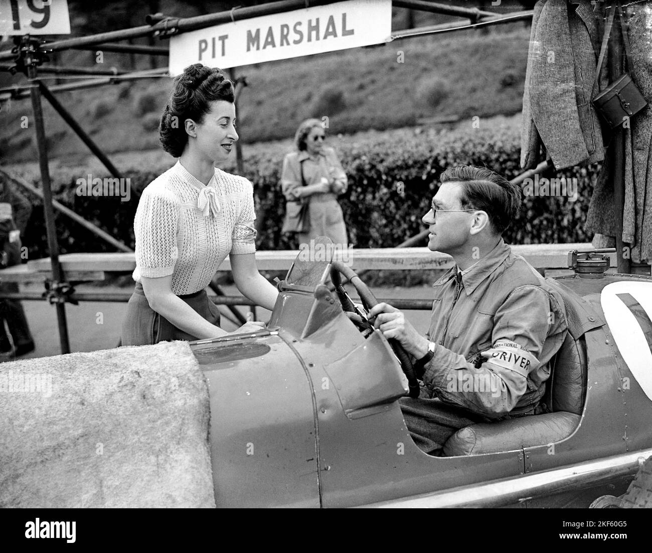 Driver Bob Gerard (r) with his wife Joan (l) before the race Stock ...