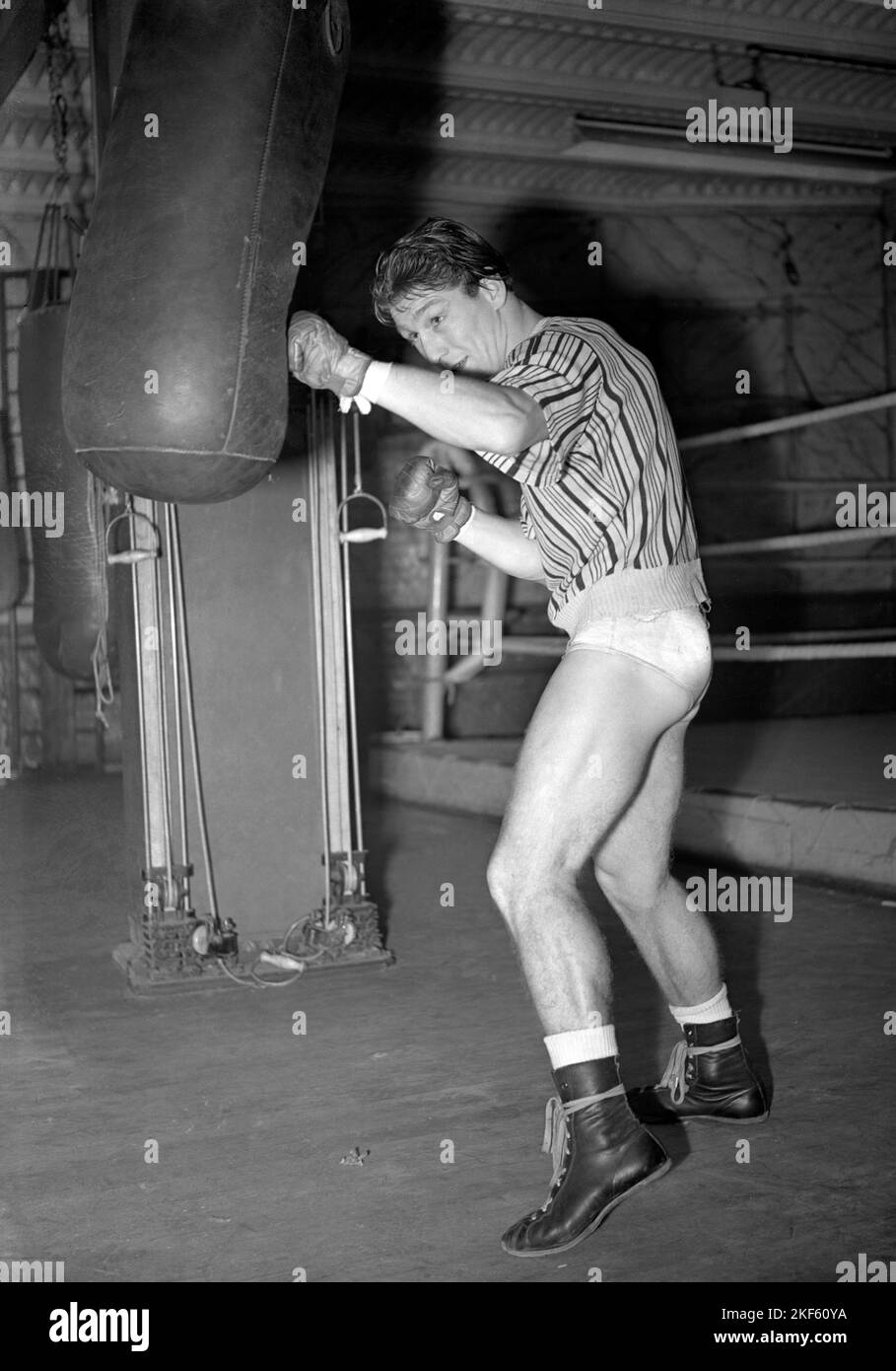 Welterweight boxer Eric Boon training with a punch bag Stock Photo - Alamy