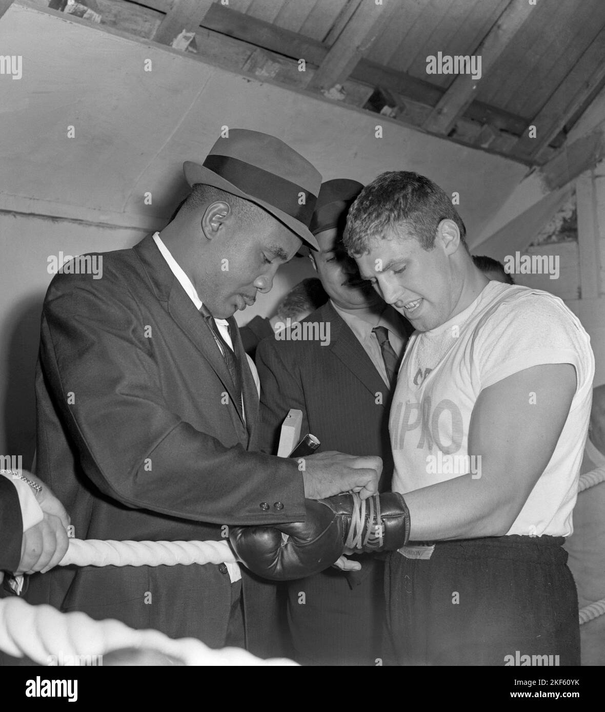 Sonny Liston, the world heavyweight boxing champion, gives Billy Walker ...