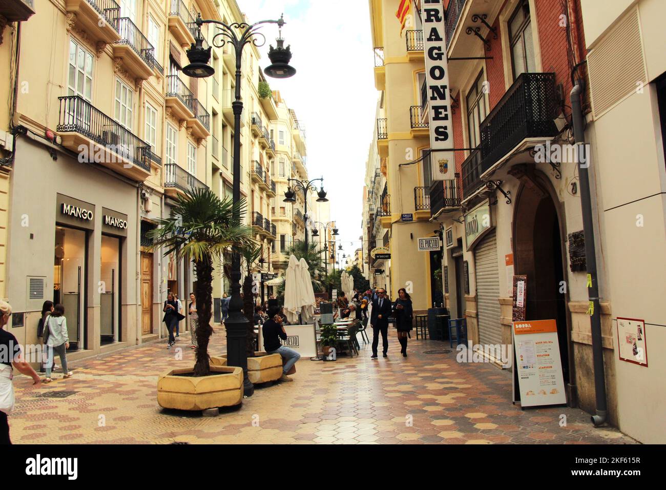 city street life Stock Photo - Alamy