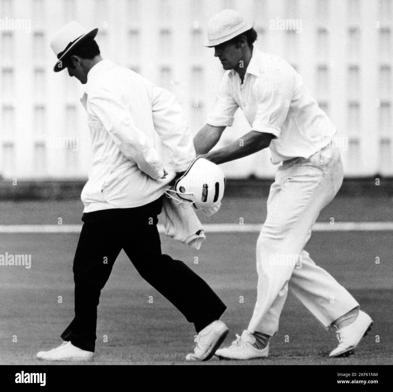 UMPIRE DAVID CONSTANT SEEMS TO BE IN A BIT OF TROUBLE AS PHIL EDMONDS ...