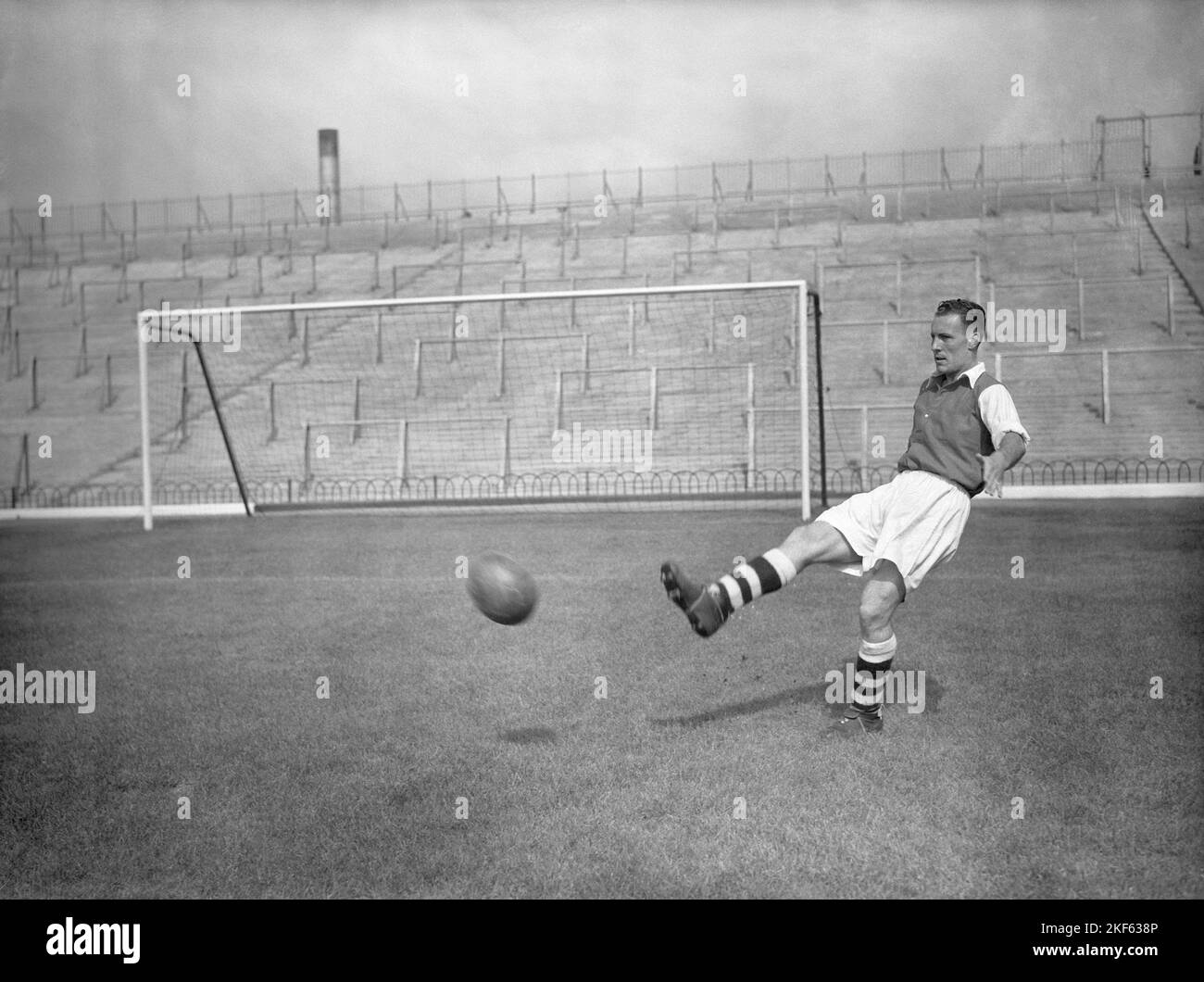 Don Roper, Arsenal, in action Stock Photo - Alamy