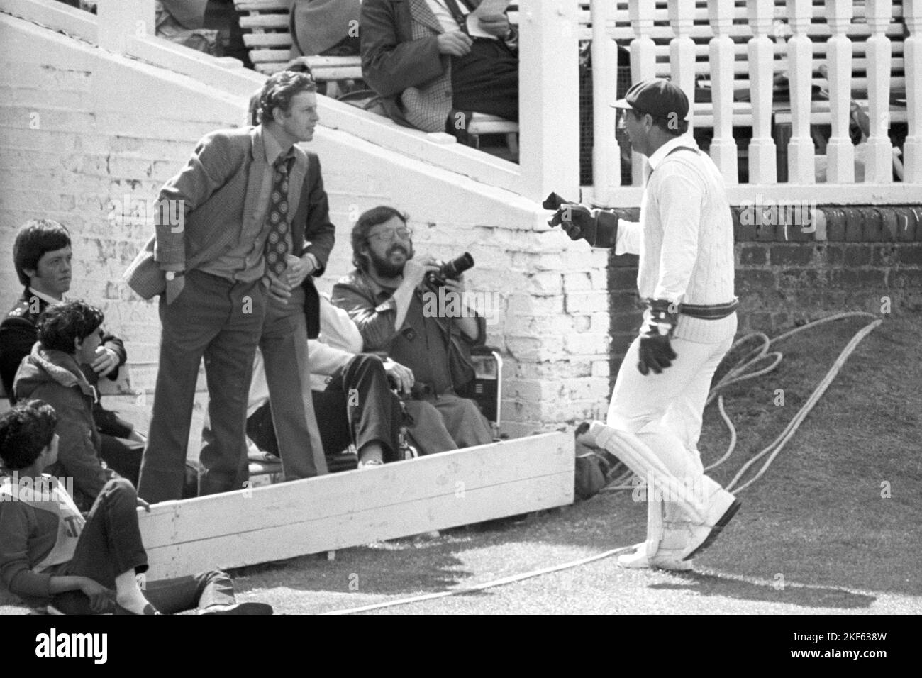 Australia wicketkeeper Rodney Marsh has harsh words for a spectator who ...