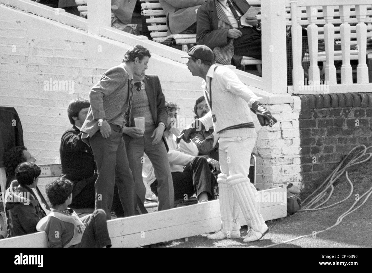 Australia wicketkeeper Rodney Marsh has harsh words for a spectator who ...