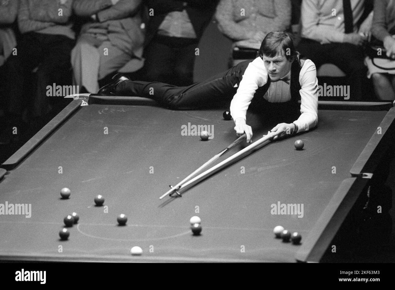 Alex Higgins, who played alongside Bill Werbeniuk, in action Stock ...