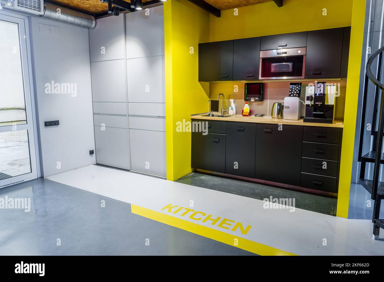 Office kitchen area hi-res stock photography and images - Alamy