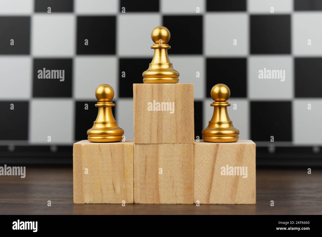 Chess pawn on top of wooden block Stock Photo - Alamy