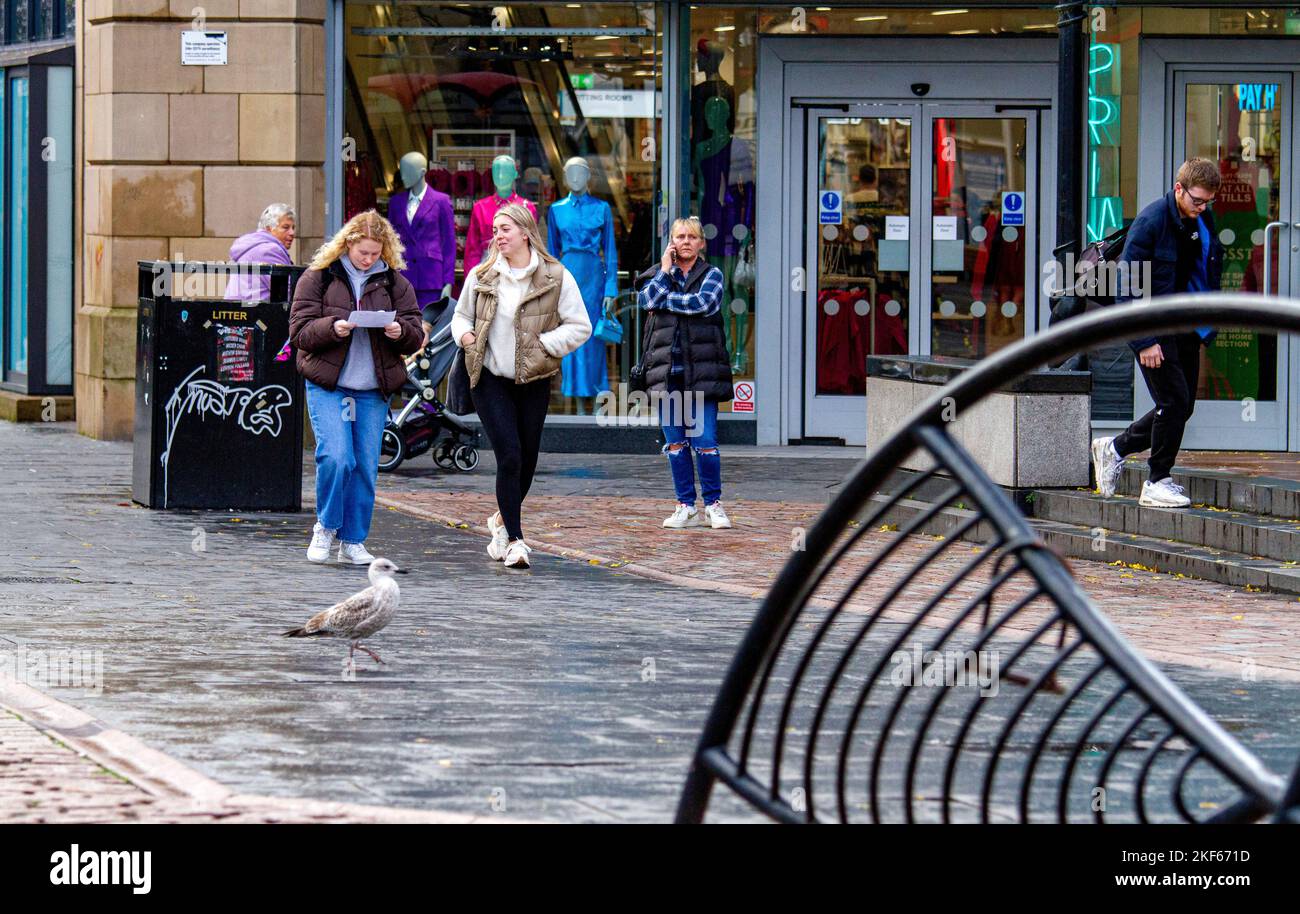 Daily lives in dundee hi-res stock photography and images - Alamy