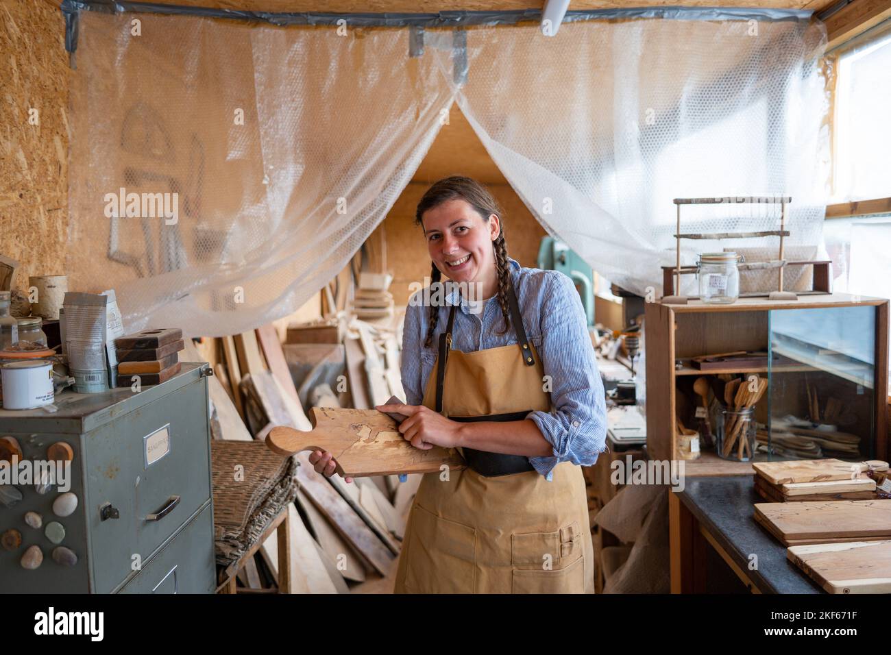Rosie Brewer, wood carver artist Stock Photo - Alamy