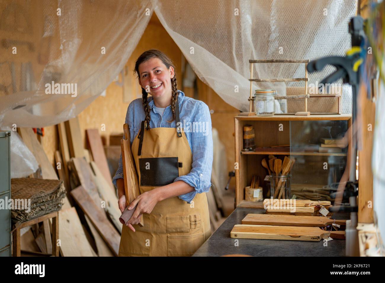 Rosie Brewer, wood carver artist Stock Photo - Alamy