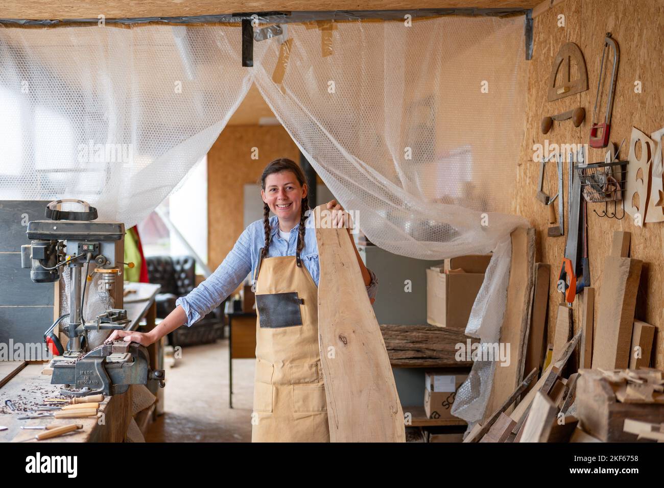 Rosie Brewer, wood carver artist Stock Photo - Alamy