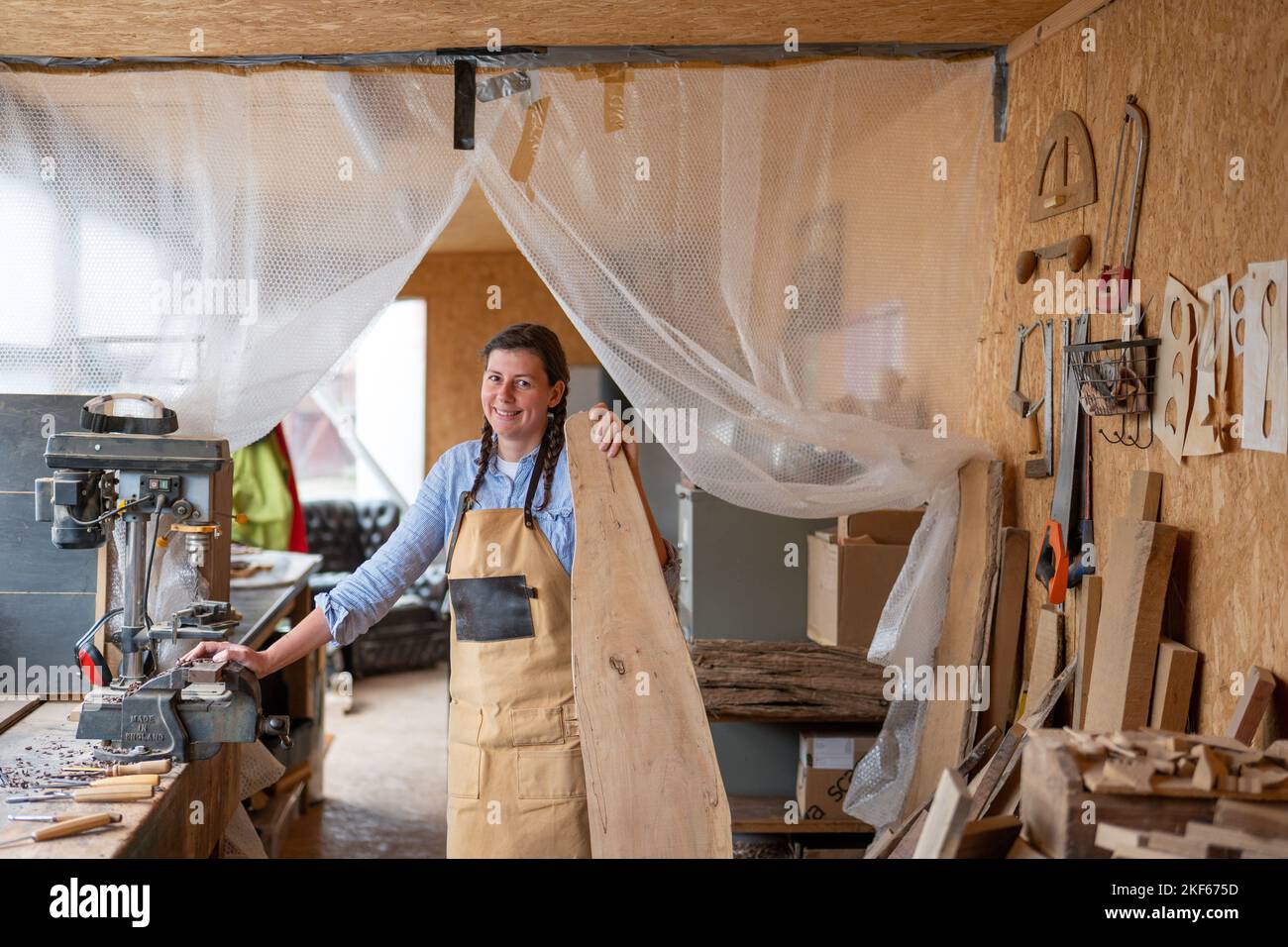 Rosie Brewer, wood carver artist Stock Photo - Alamy