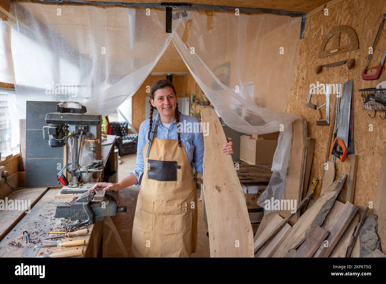 Rosie Brewer, wood carver artist Stock Photo - Alamy
