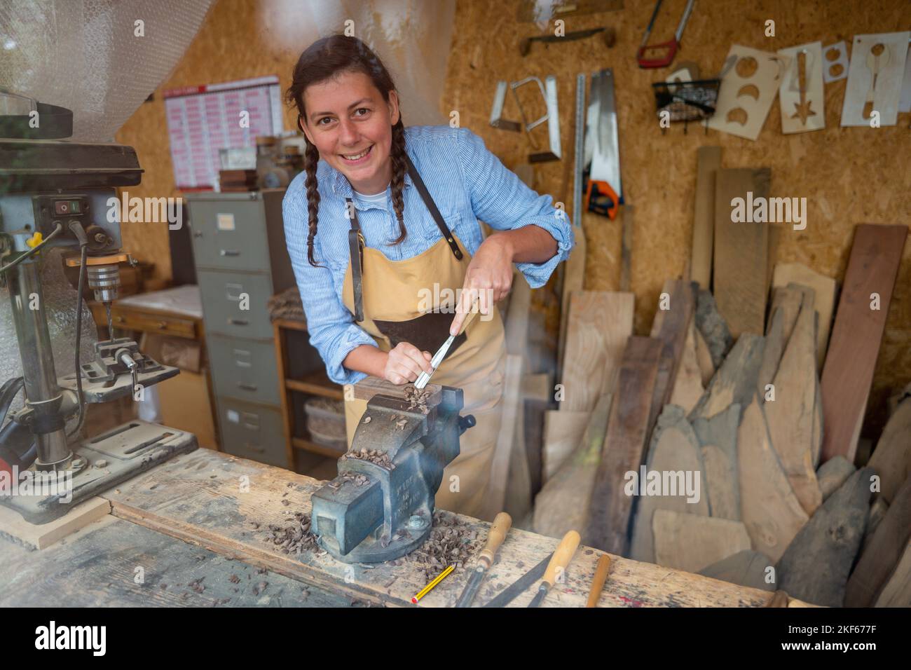 Rosie Brewer, wood carver artist Stock Photo - Alamy