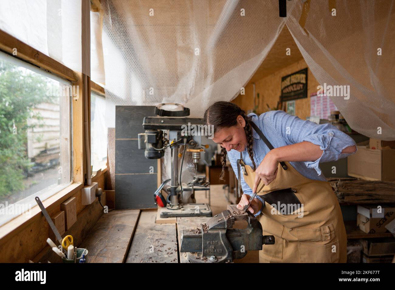 Rosie Brewer, wood carver artist Stock Photo - Alamy