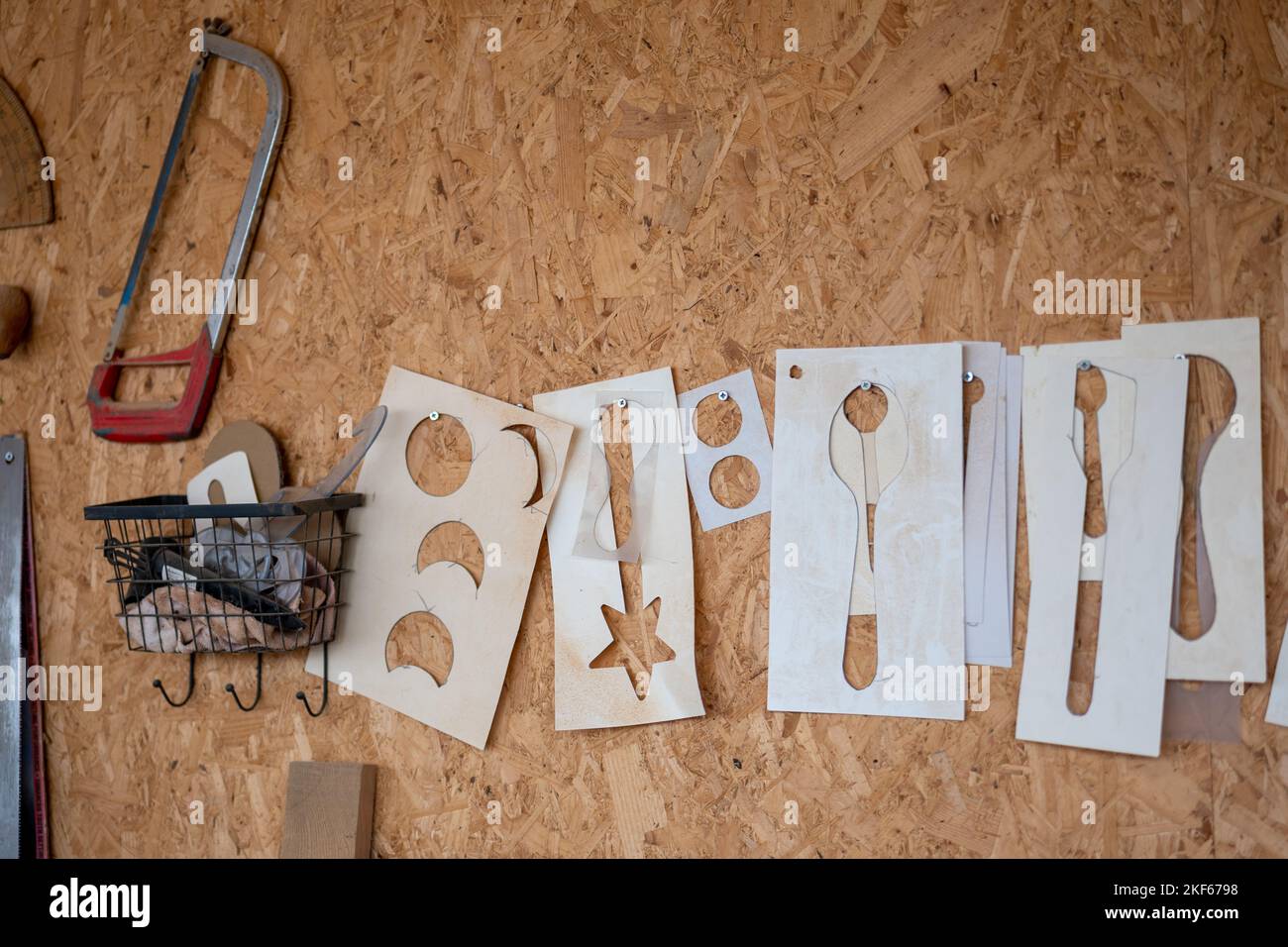 Rosie Brewer, wood carver artist Stock Photo - Alamy