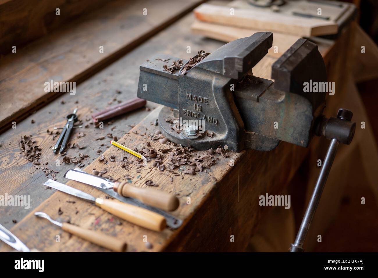 Rosie Brewer, wood carver artist Stock Photo - Alamy