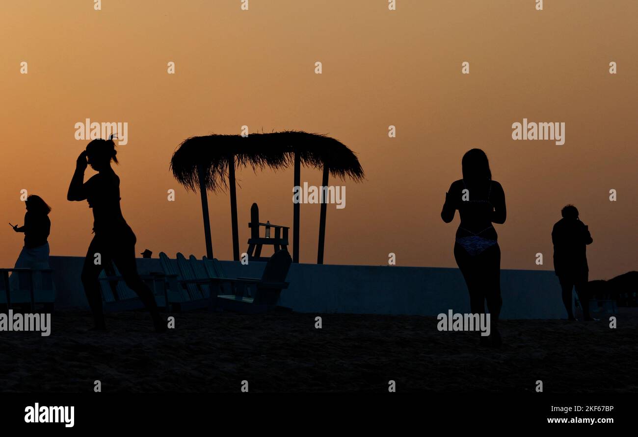 Doha beach club hi-res stock photography and images - Alamy