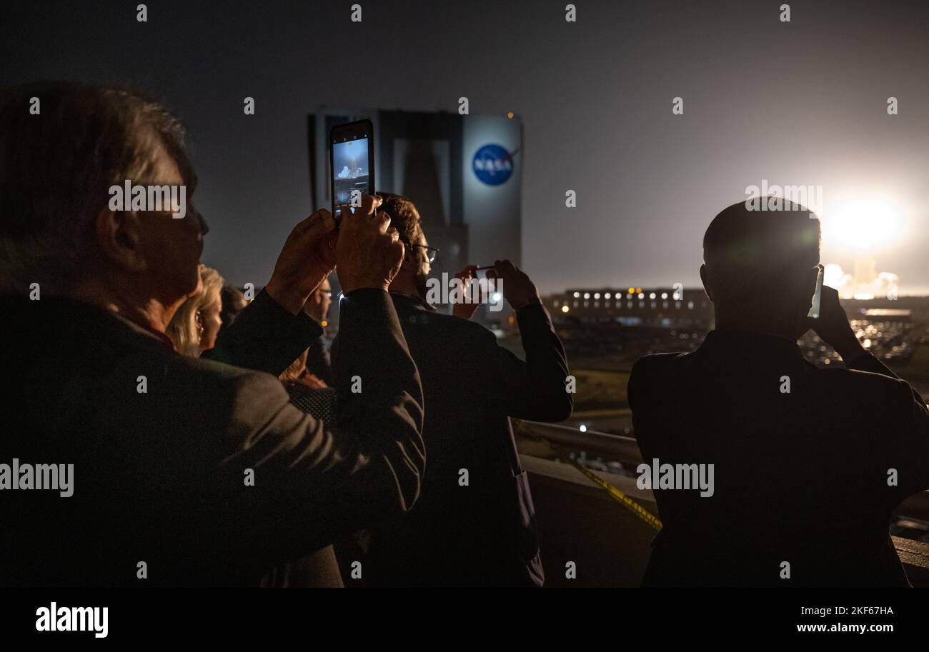 Launch operations center hi-res stock photography and images - Alamy