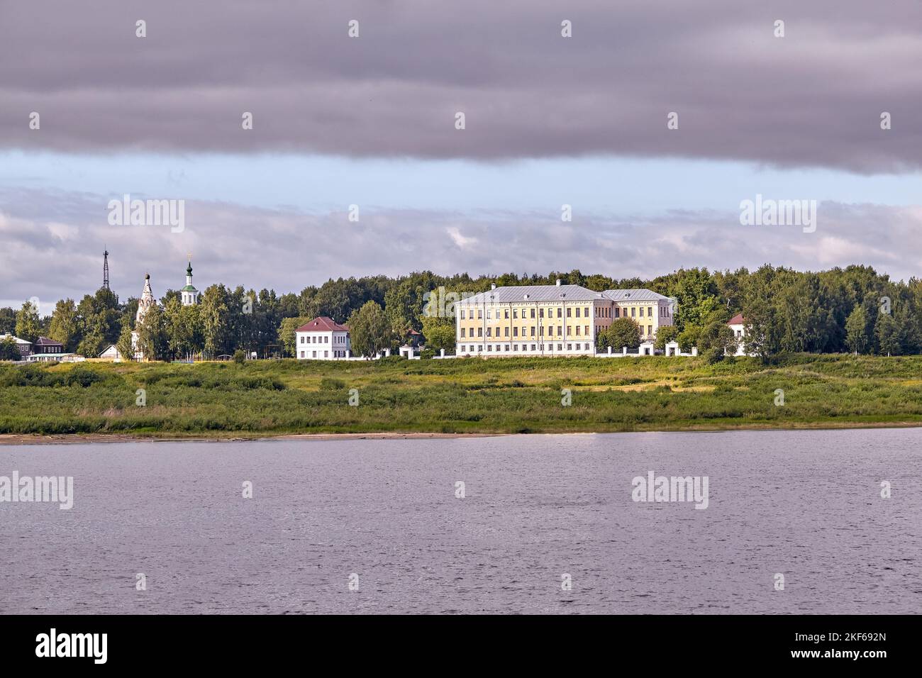 Manor house gothic forest hi-res stock photography and images - Alamy