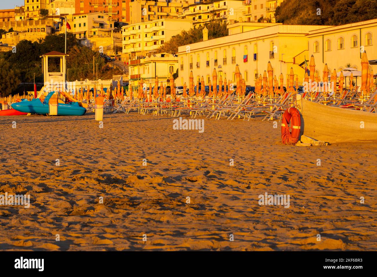 Beach in Rodi Garganico, Apulia, Italy Stock Photo - Alamy