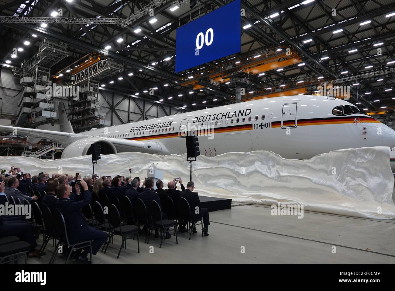 Hamburg, Germany. 16th Nov, 2022. The Airbus A350 "Konrad Adenauer" is ...