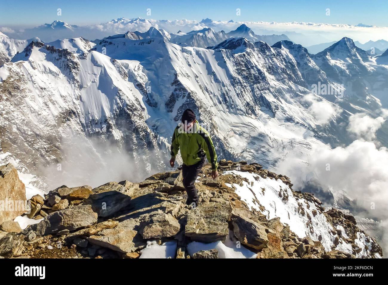 Depth of snow poles hi-res stock photography and images - Alamy