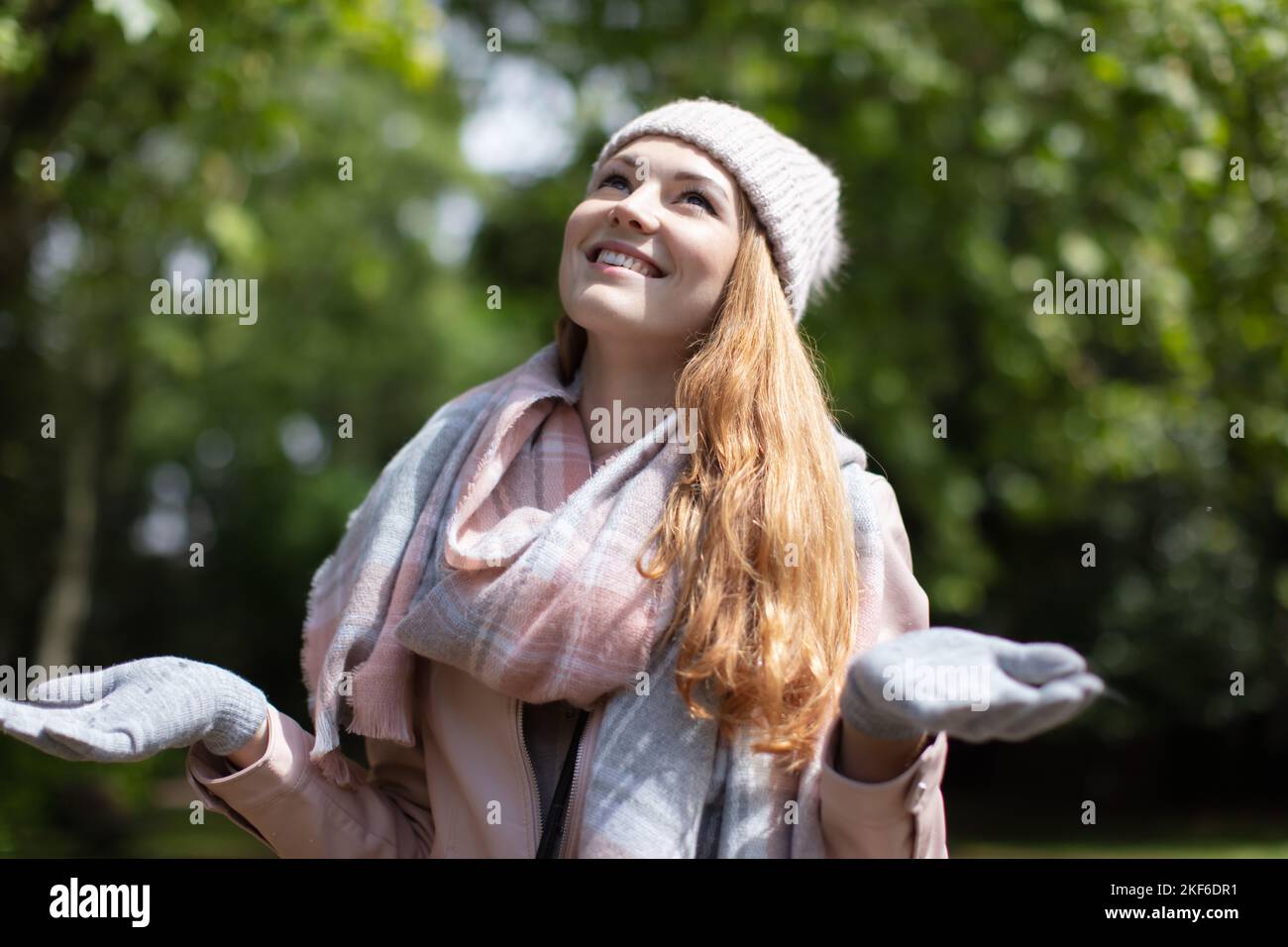 Women out in the sunny weather hi-res stock photography and images - Alamy