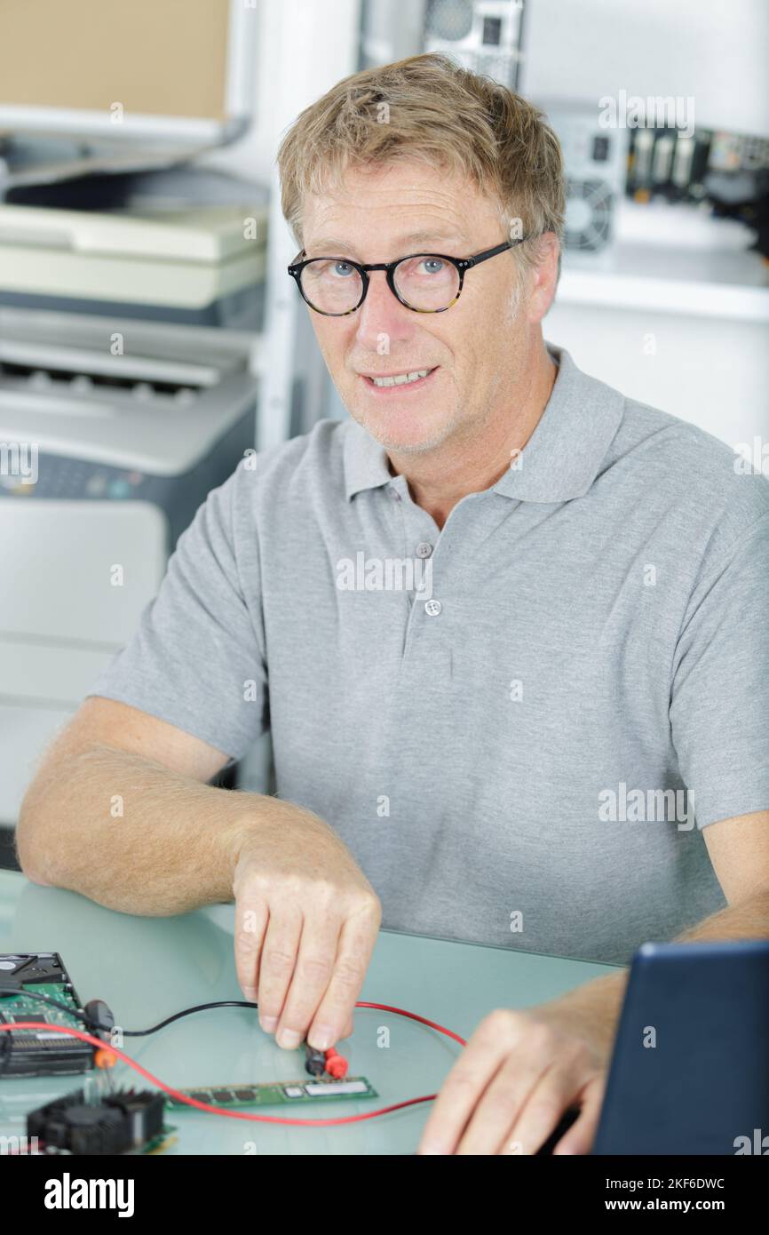 Hub that connects hi-res stock photography and images - Alamy