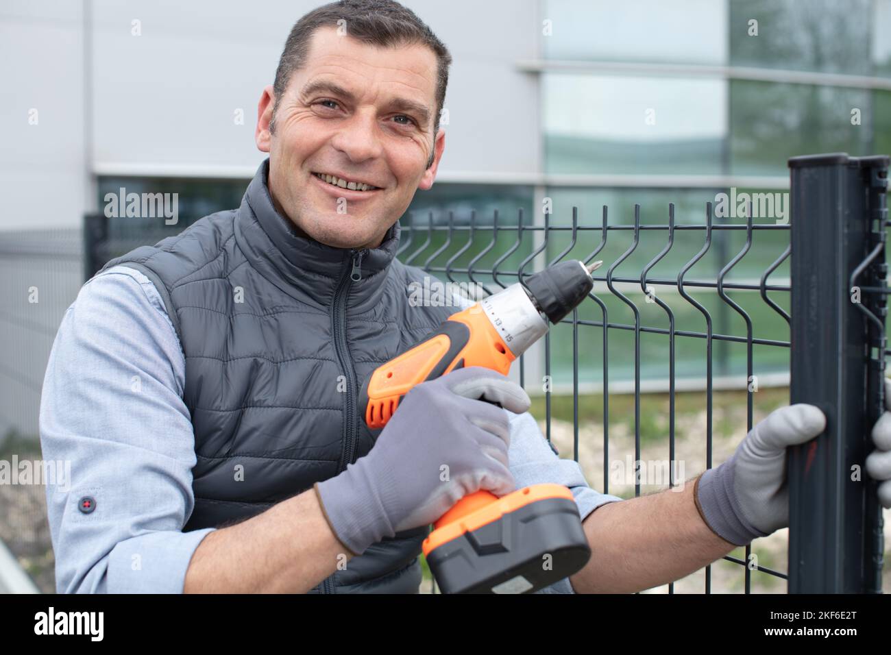 Metal builds hi-res stock photography and images - Alamy