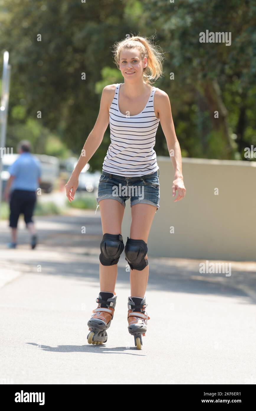 Girl rollerblading horizontal hi-res stock photography and images - Alamy
