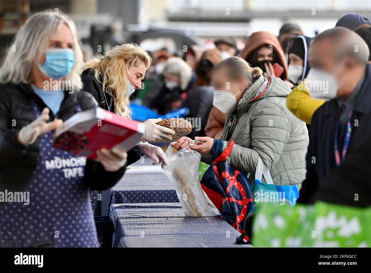 Rush to the Tafel Needy people at the Muenchner Tafel in front of the ...