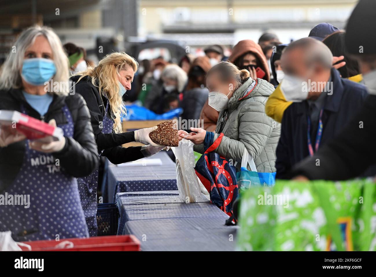 Rush to the Tafel Needy people at the Muenchner Tafel in front of the ...