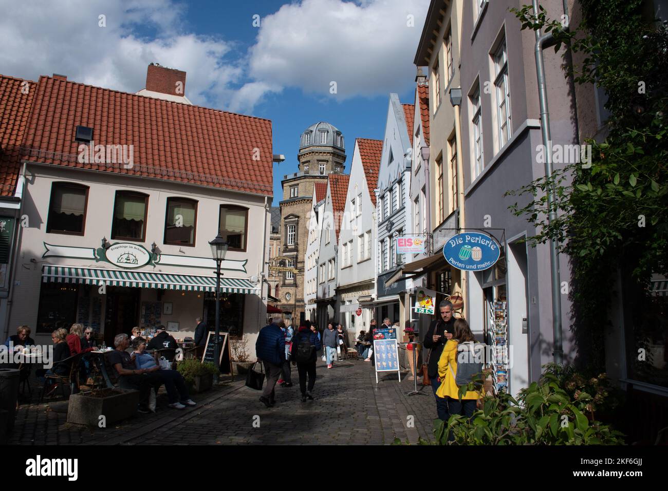 Shops and cafes in the Schnoor district of Bremen, Germany Stock Photo ...
