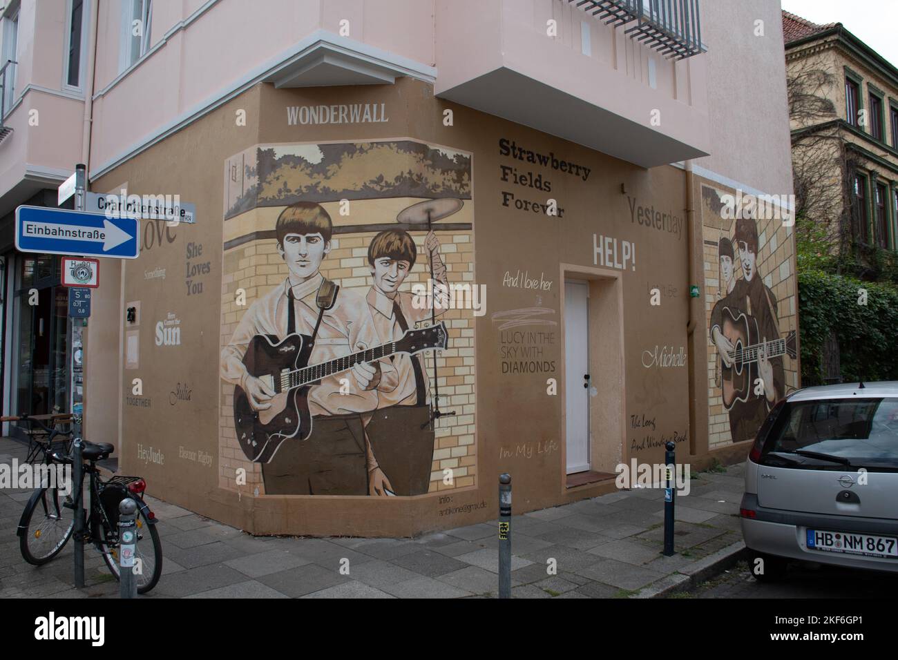 Wonderwall hi-res stock photography and images - Alamy