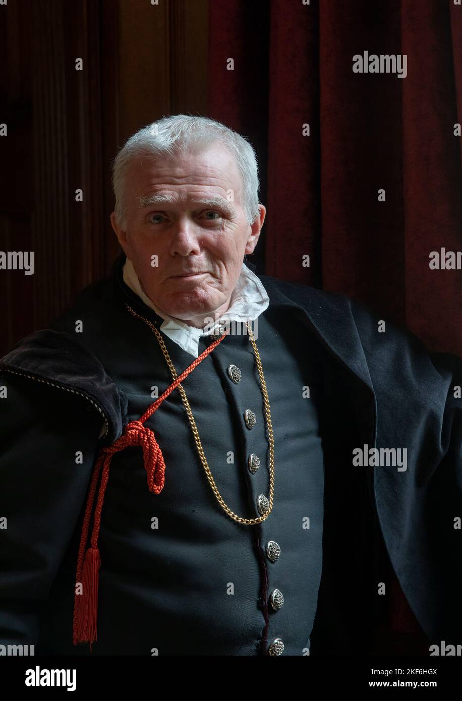 Elizabethan hats hi-res stock photography and images - Alamy