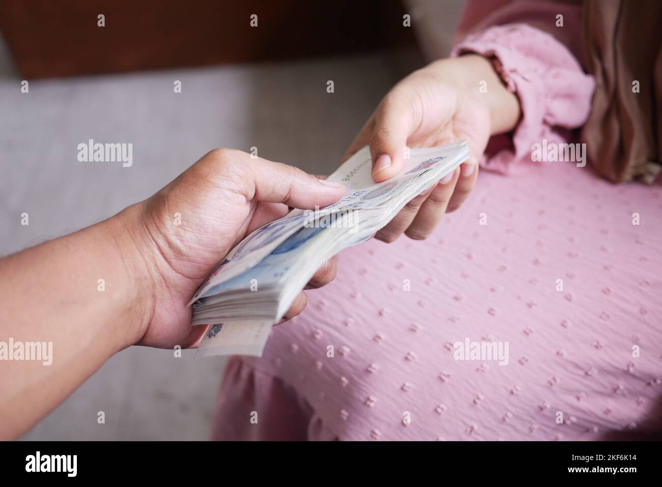 Giving offer hi-res stock photography and images - Alamy