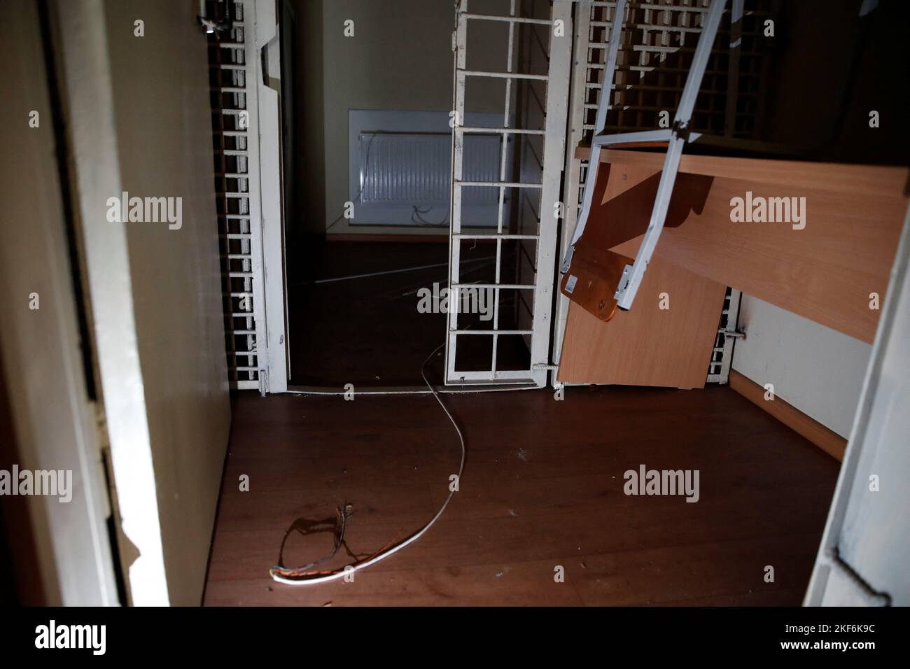 Electric torture hi-res stock photography and images - Alamy