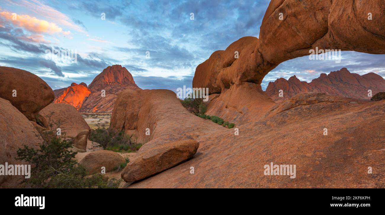 Granite kopjes hi-res stock photography and images - Alamy