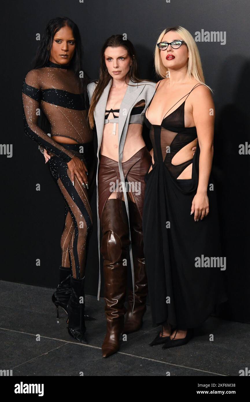 New York, USA. 15th Nov, 2022. Julia Fox walking the red carpet at the Mugler Couturissime ...